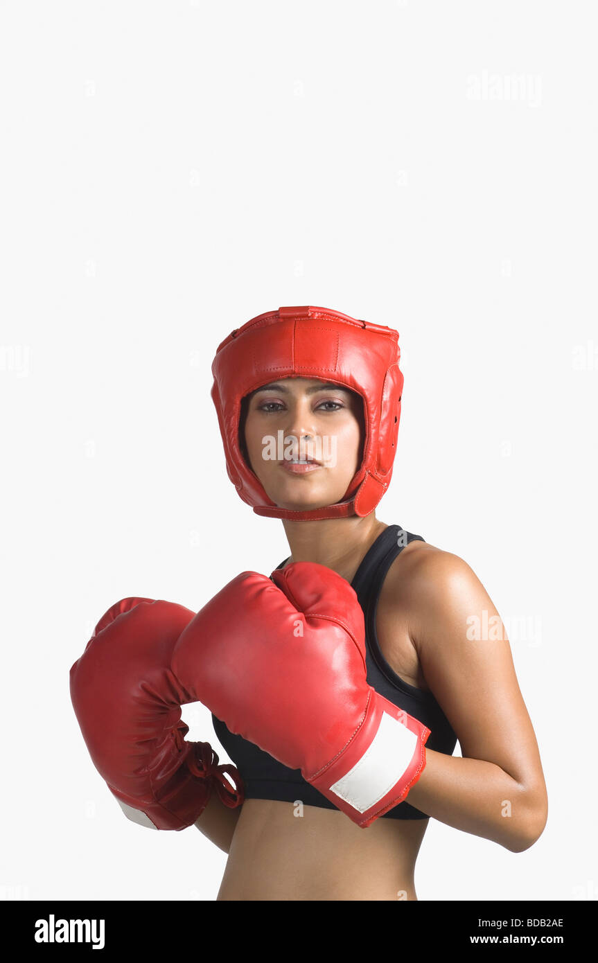 Portrait of a young woman boxing Stock Photo - Alamy
