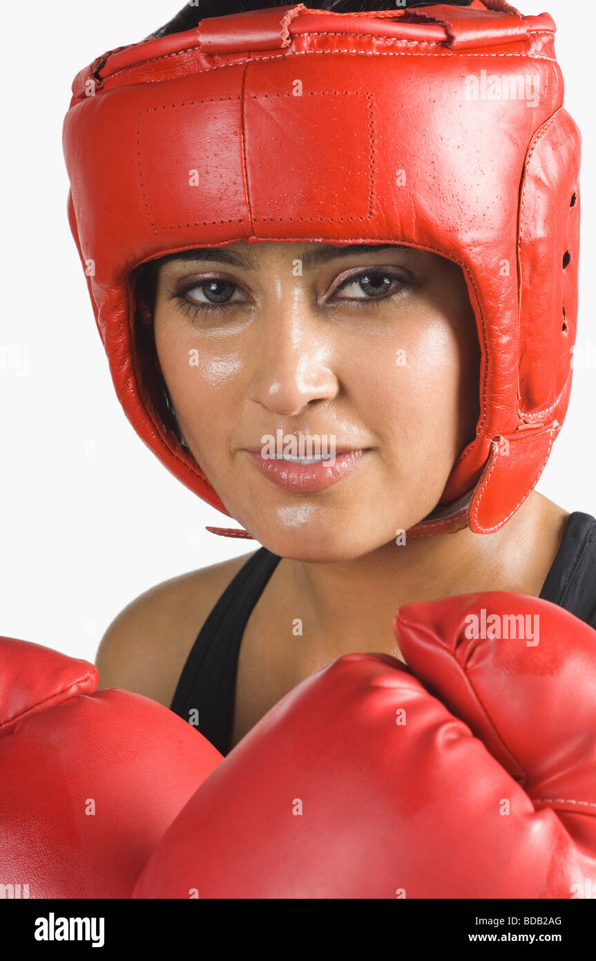 Portrait of a young woman boxing Stock Photo - Alamy