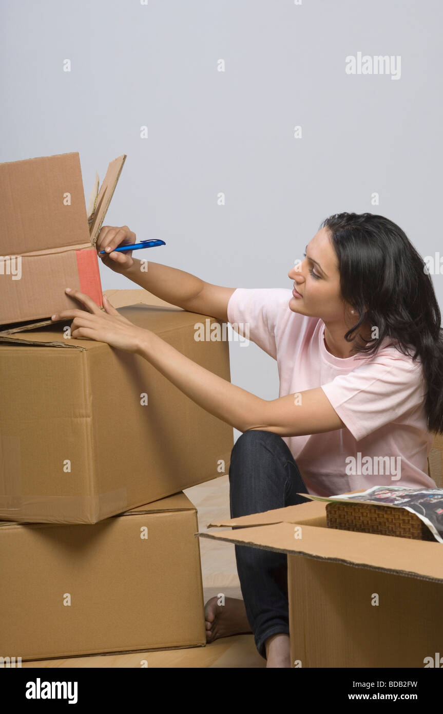 Moving box woman stack hi-res stock photography and images - Alamy