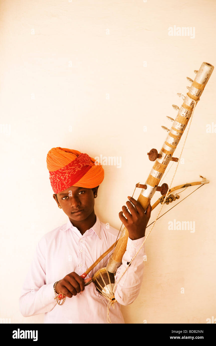 Sarangi hi-res stock photography and images - Alamy