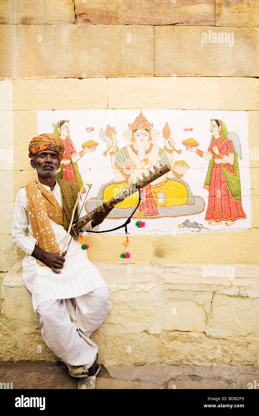 Sarangi hi-res stock photography and images - Alamy