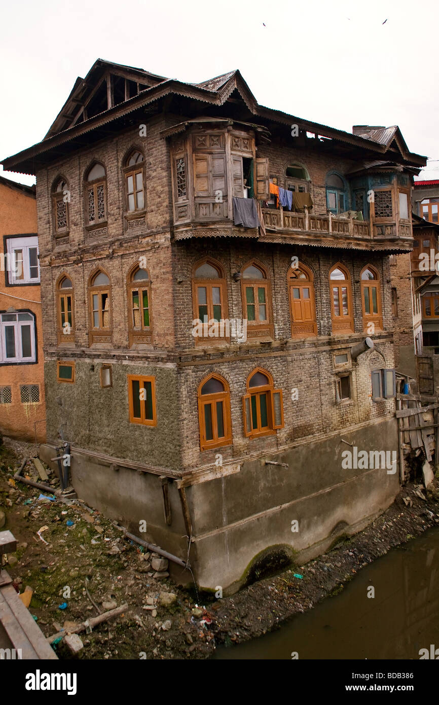 Traditional style architecture in the old town of Srinagar Stock Photo ...