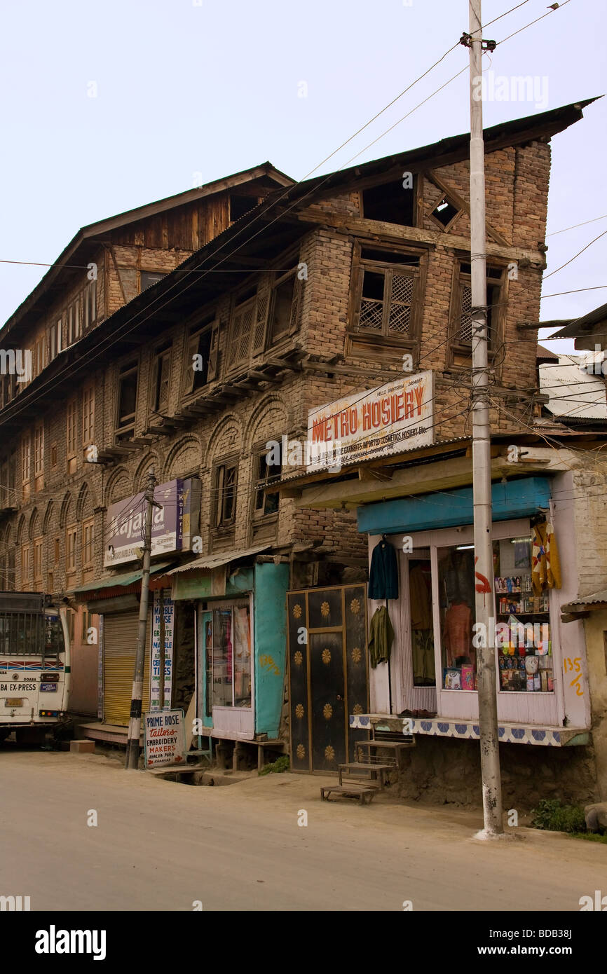 Traditional style architecture in the old town of Srinagar Stock Photo ...