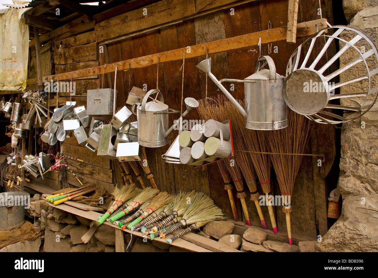 Display of watering cans hi-res stock photography and images - Alamy