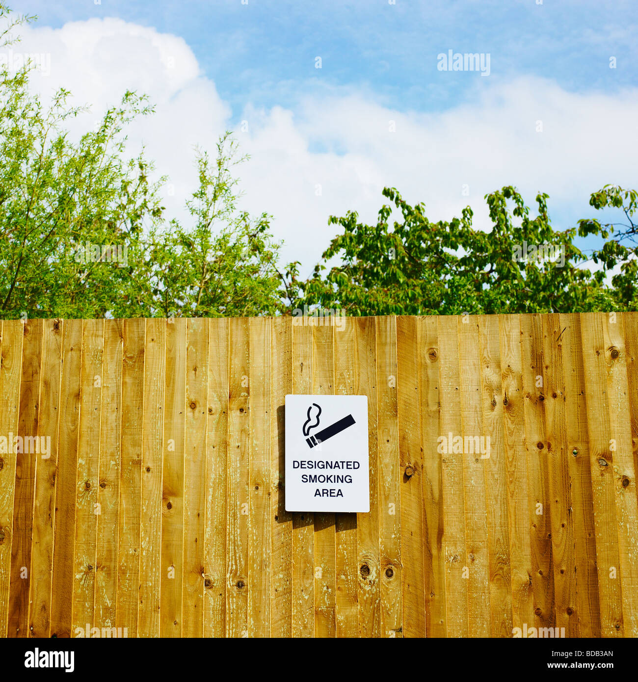 Designated smoking area sign hi-res stock photography and images - Alamy