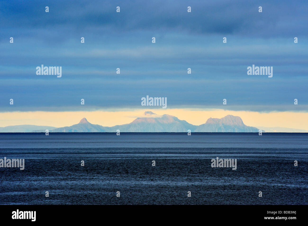 Mountain range in midnight sun hi-res stock photography and images - Alamy