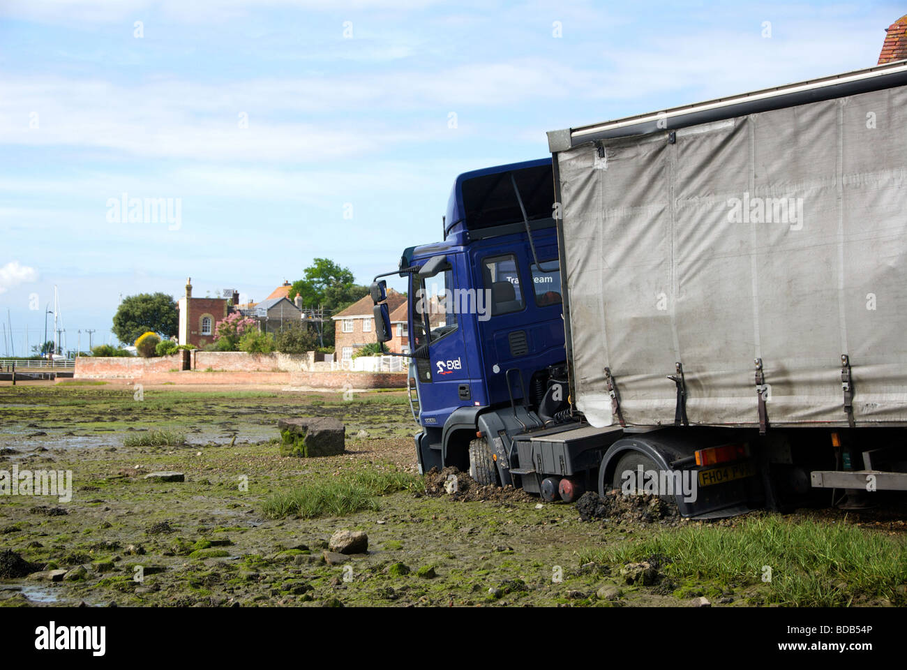 Lorry stuck in mud hi-res stock photography and images - Alamy