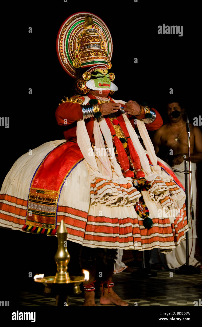 Kerala dance hi-res stock photography and images - Alamy