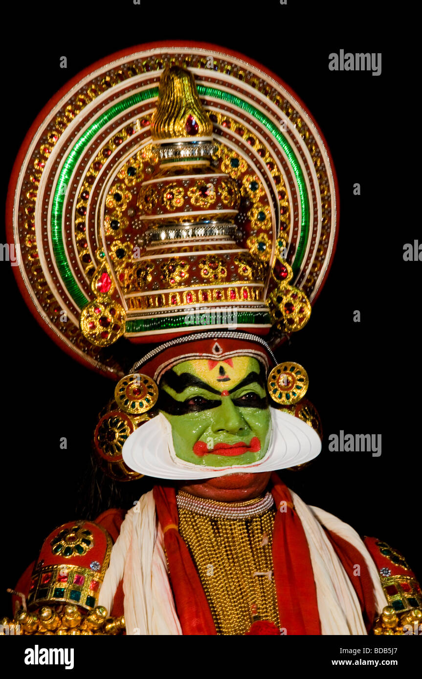 Kathakali dancer - highly stylised classical Indian dance drama, Kerala ...
