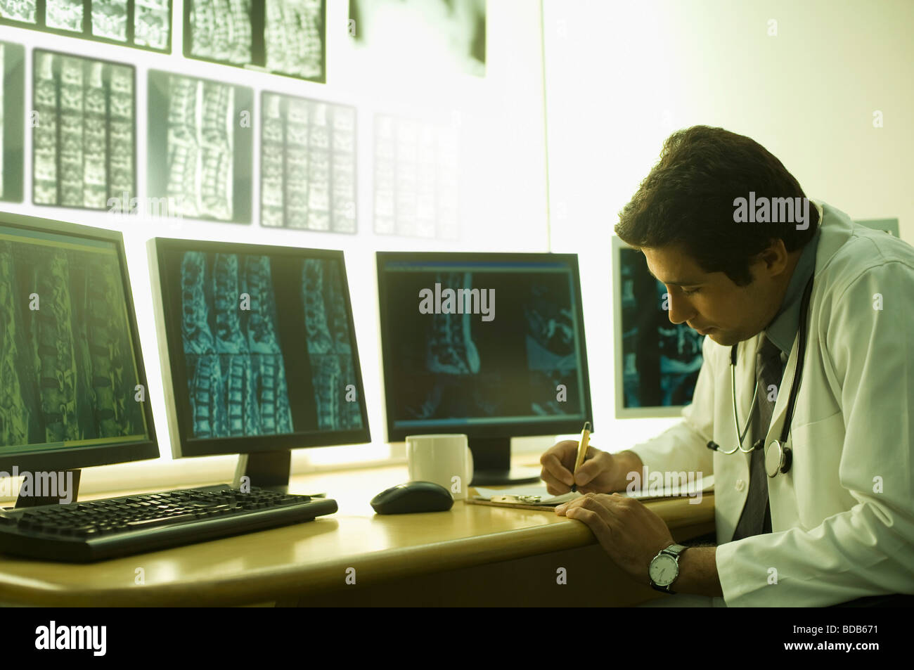 Ray scan stethoscope clipboard hi-res stock photography and images - Alamy