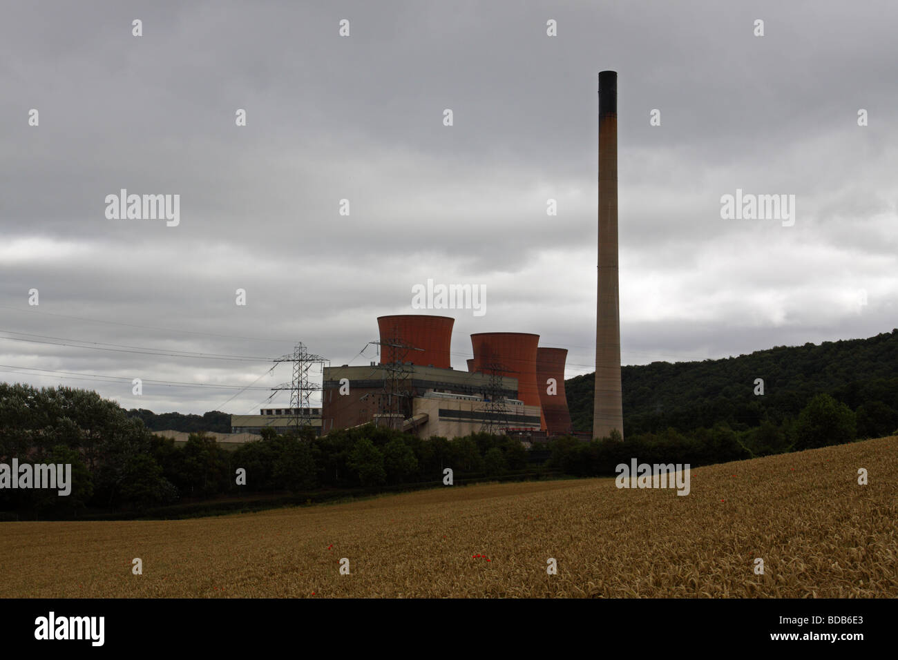 The Ironbridge coal-fired power station at Buildwas towers ...