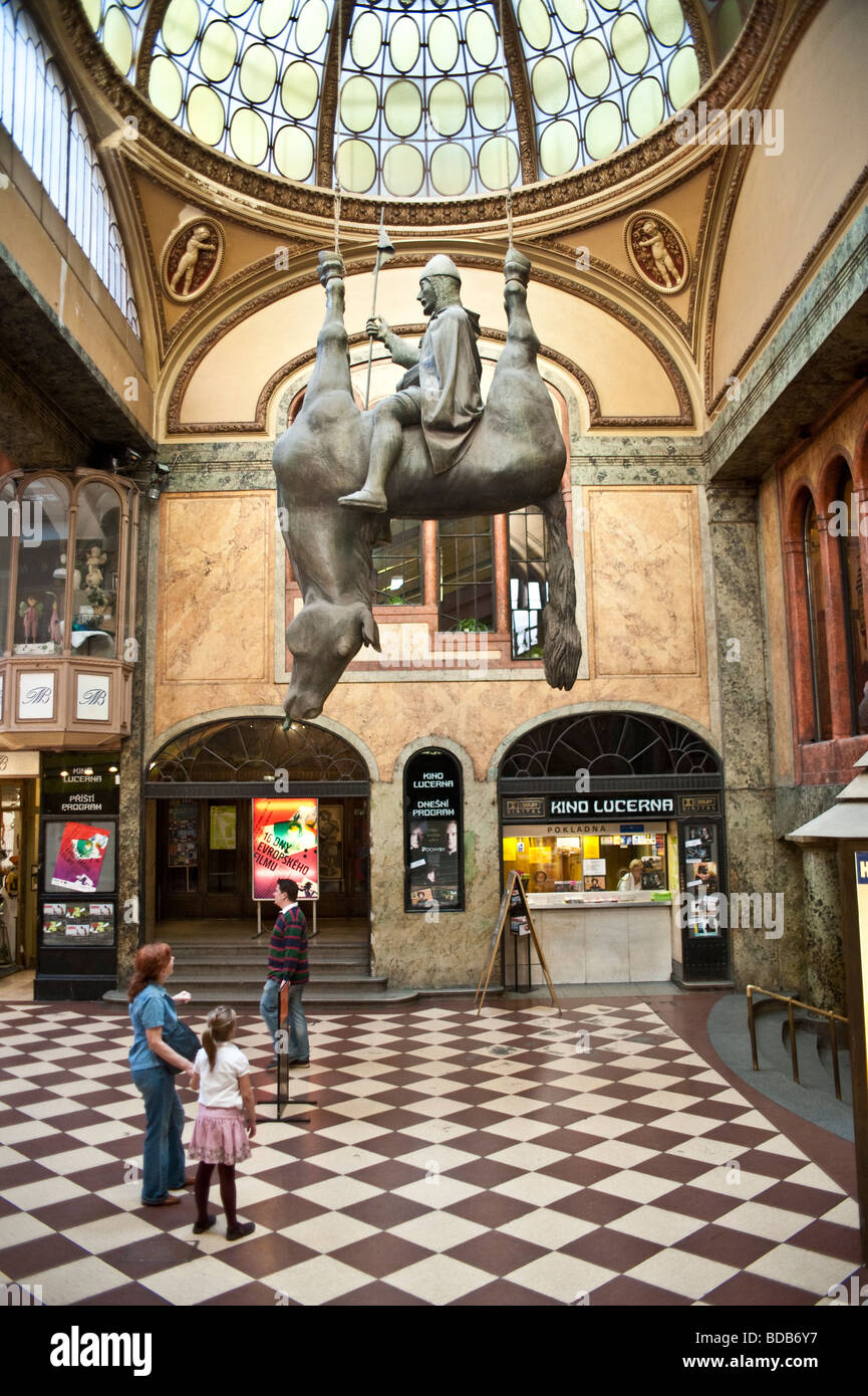 Upside down statue hi-res stock photography and images - Alamy