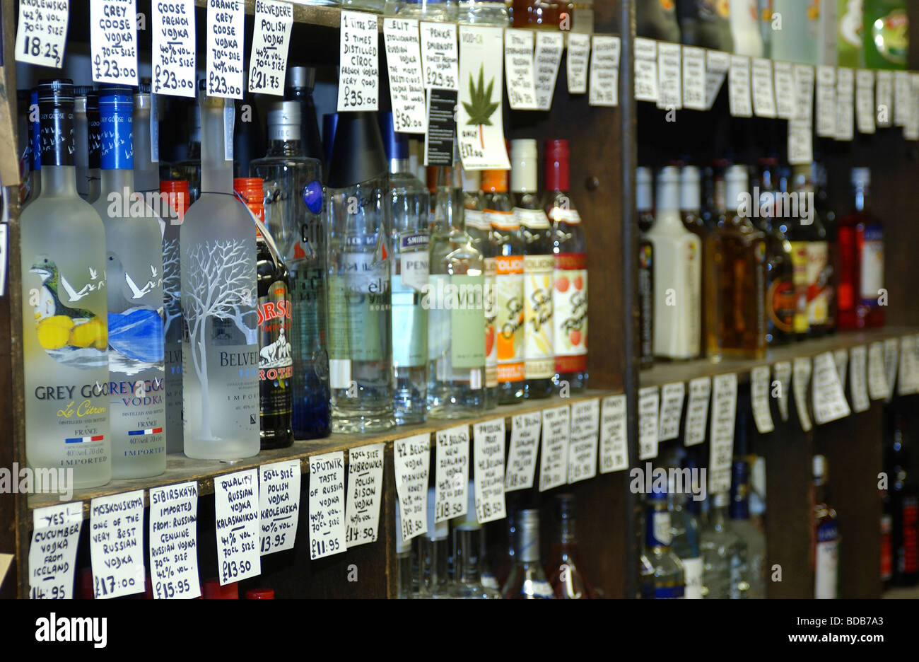 Liquor store malt beverage hi-res stock photography and images - Alamy