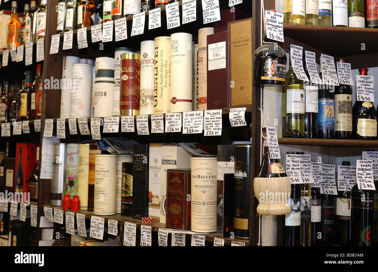 Liquor store malt beverage hi-res stock photography and images - Alamy