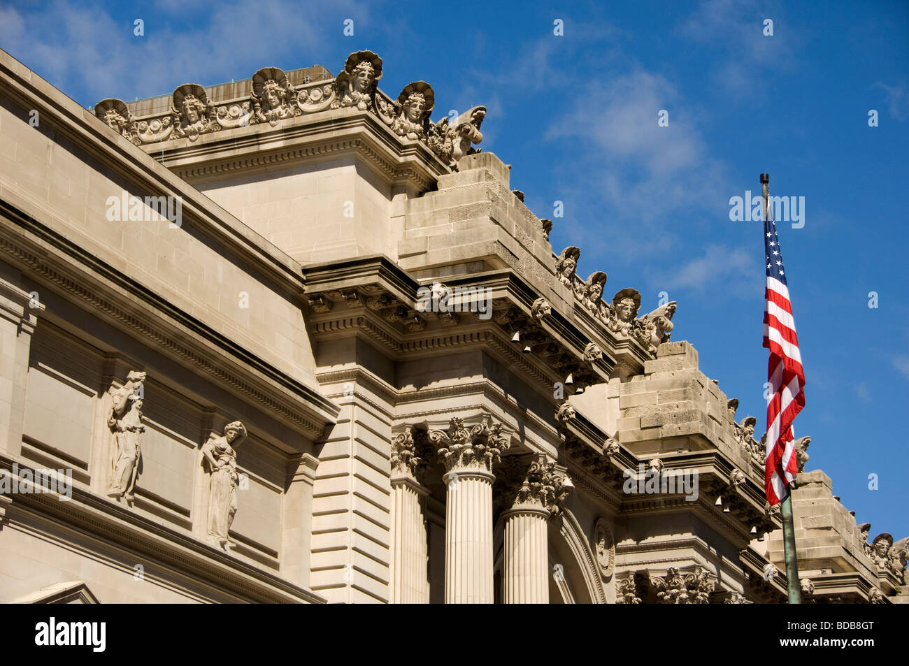 Metropolitan museum of art facade hi-res stock photography and images ...