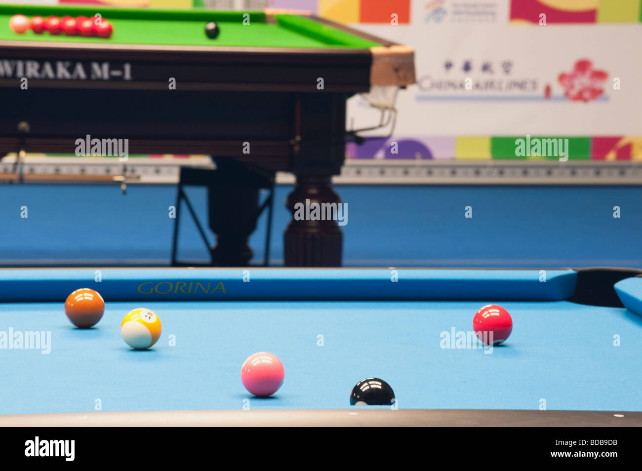 Billiards table with balls scattered balls Stock Photo - Alamy