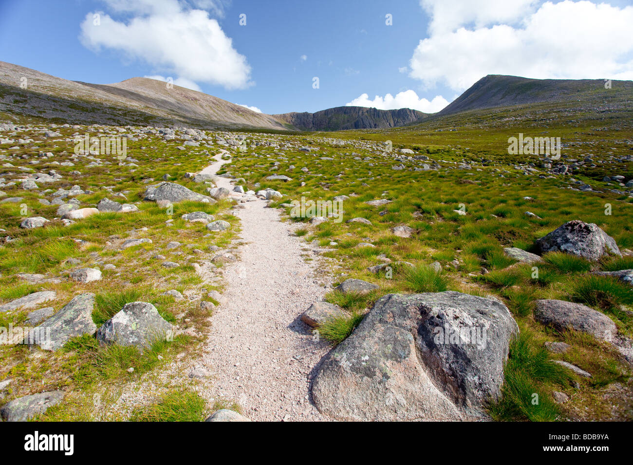 The descent down through Stob Coire an t Sneachda from the top of the ...