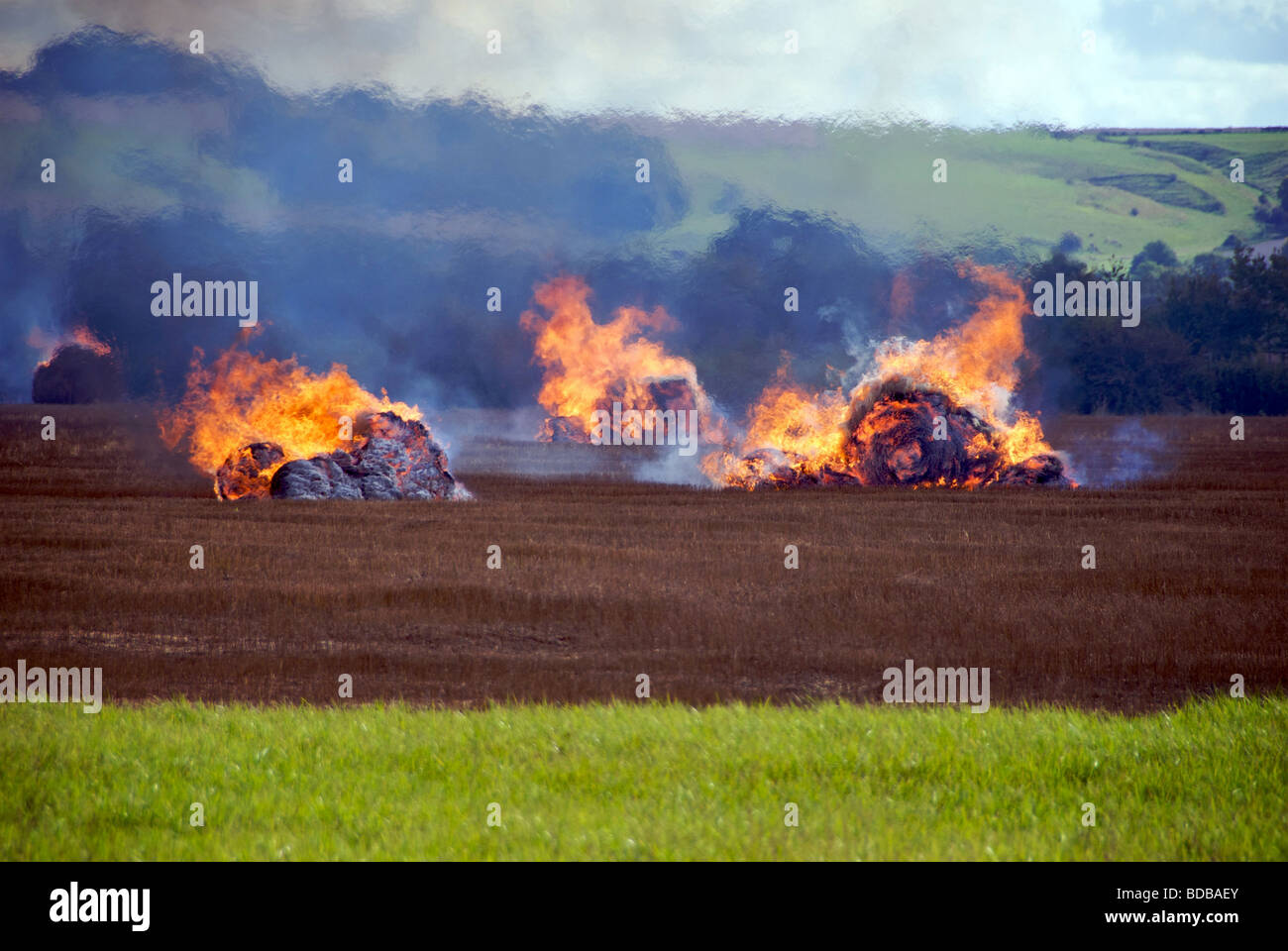 Straw bales wiltshire hi-res stock photography and images - Alamy