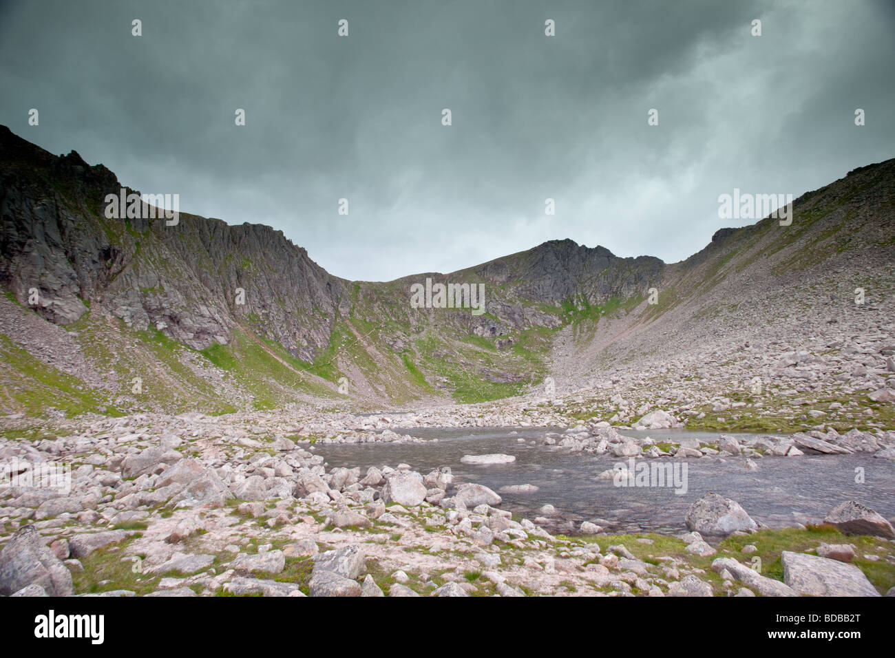 The descent down through Stob Coire an t Sneachda from the top of the ...