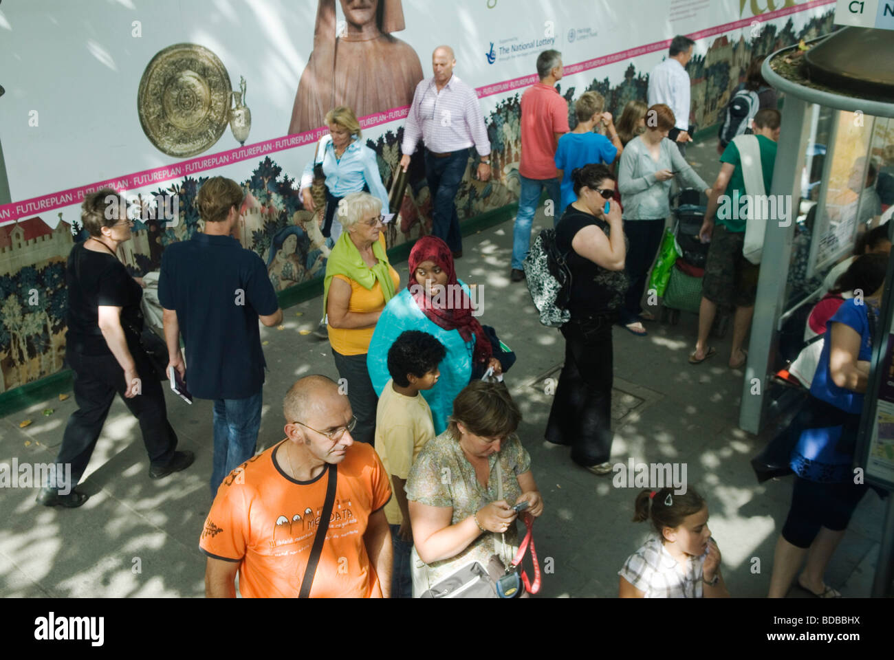 Crowd people waiting bus stop hi-res stock photography and images - Alamy