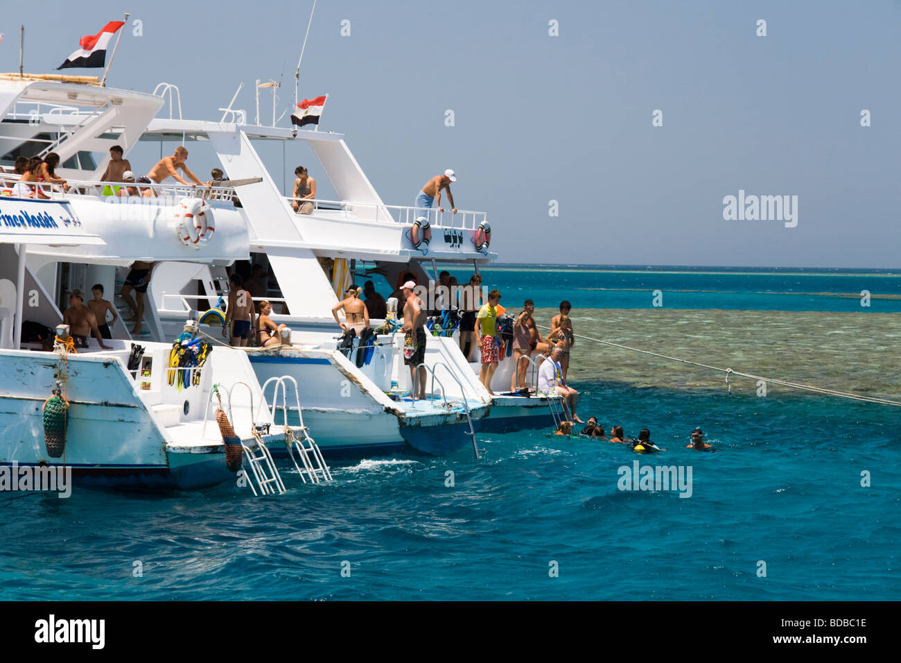 Dive boats hi-res stock photography and images - Alamy