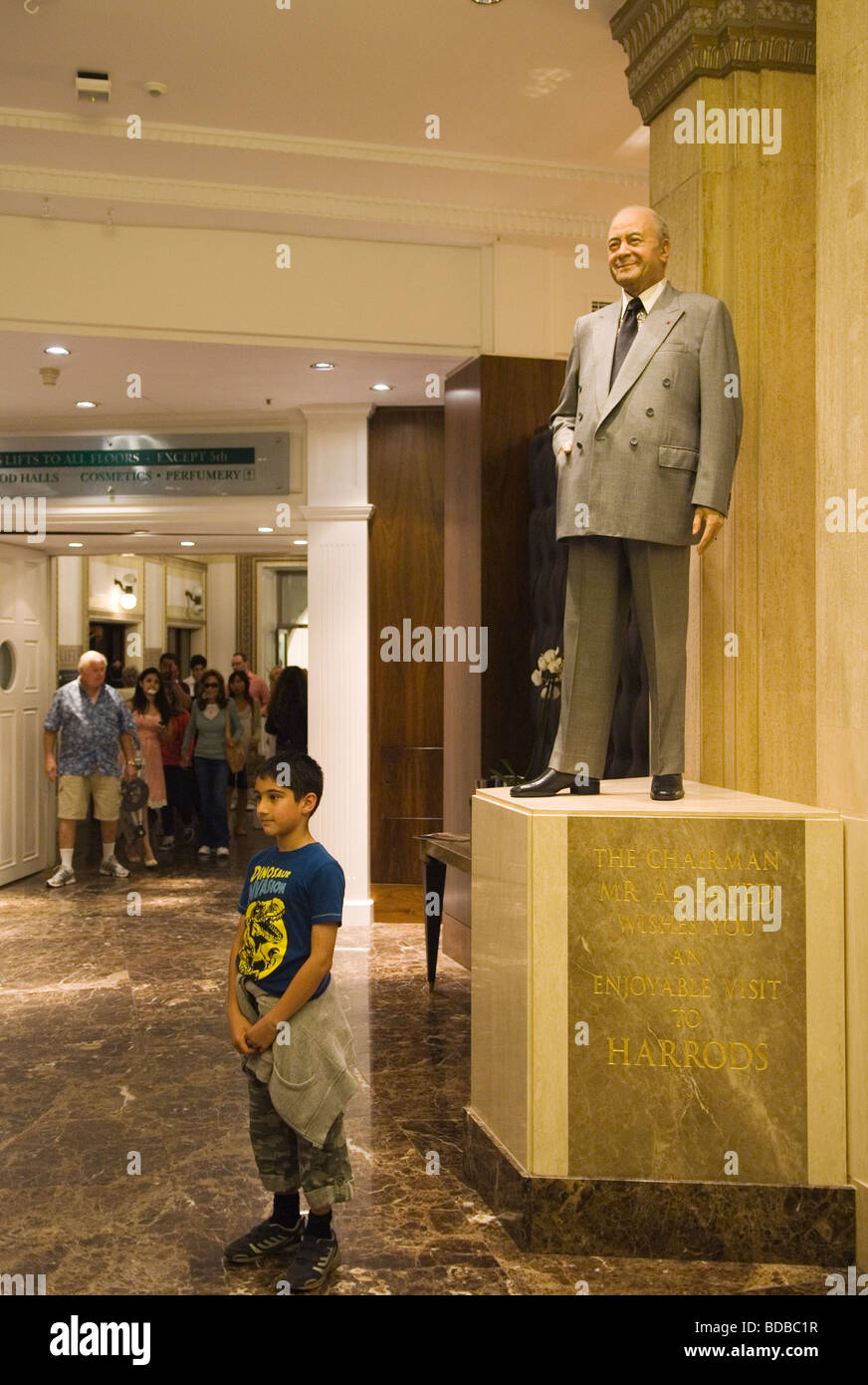 Harrods Department store Statue of Mr Mohamed Al Fayed chairman of ...