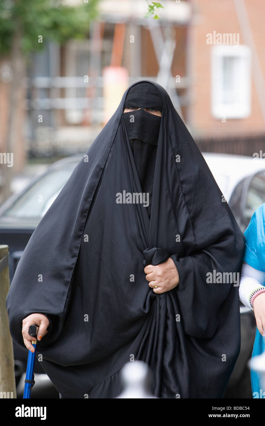 Burqa london hi-res stock photography and images - Alamy