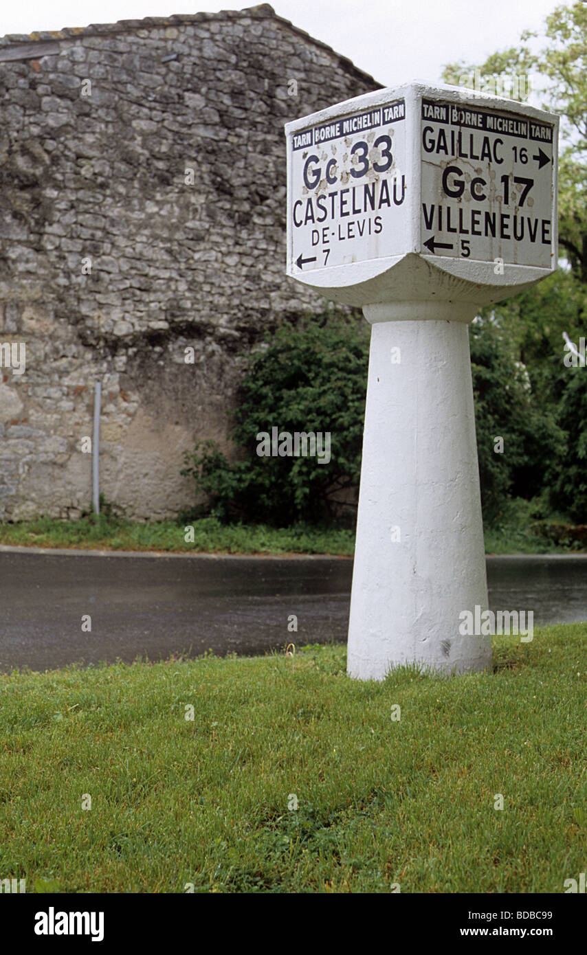 Concrete marker post hi-res stock photography and images - Alamy