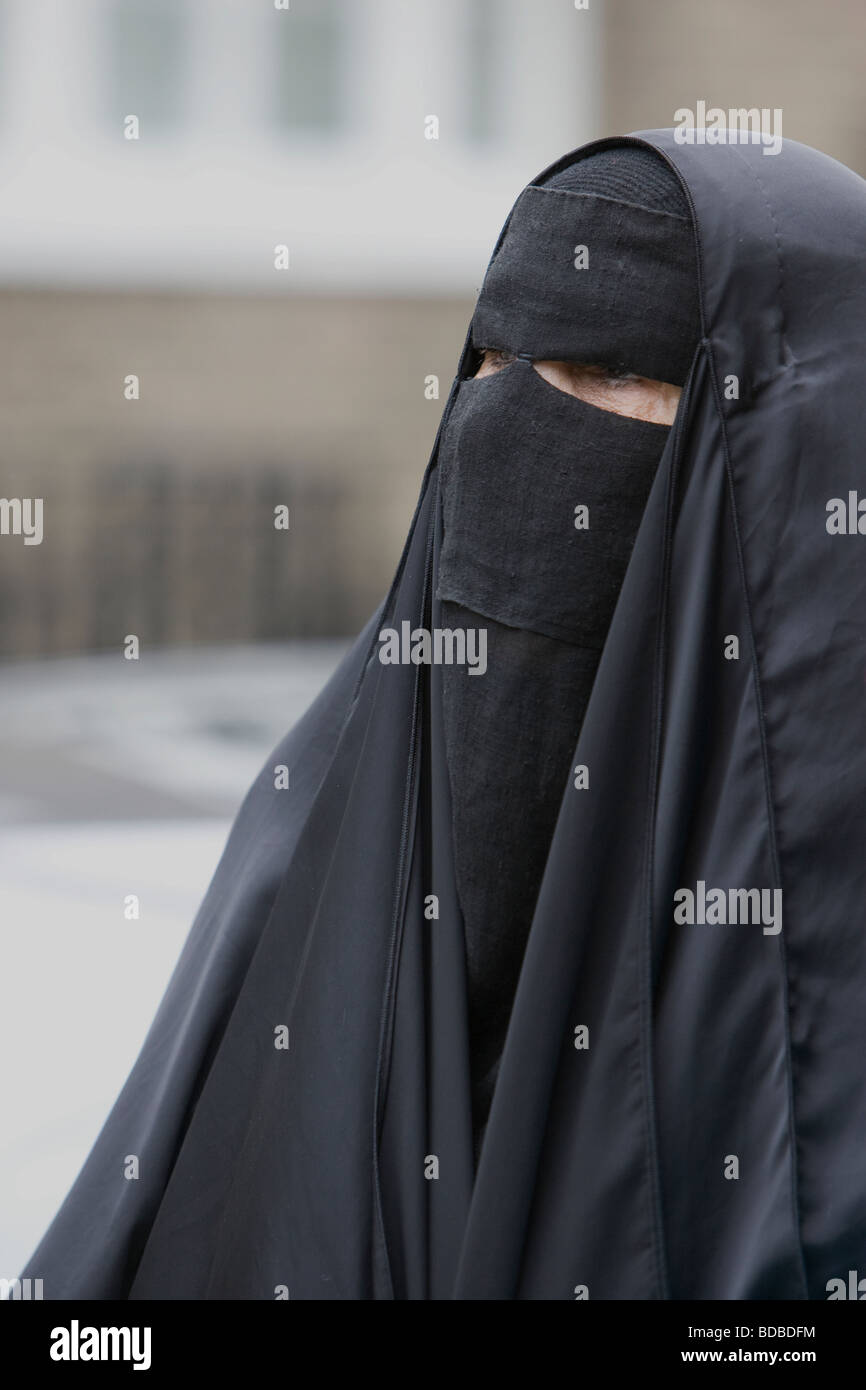 Burqa london hi-res stock photography and images - Alamy