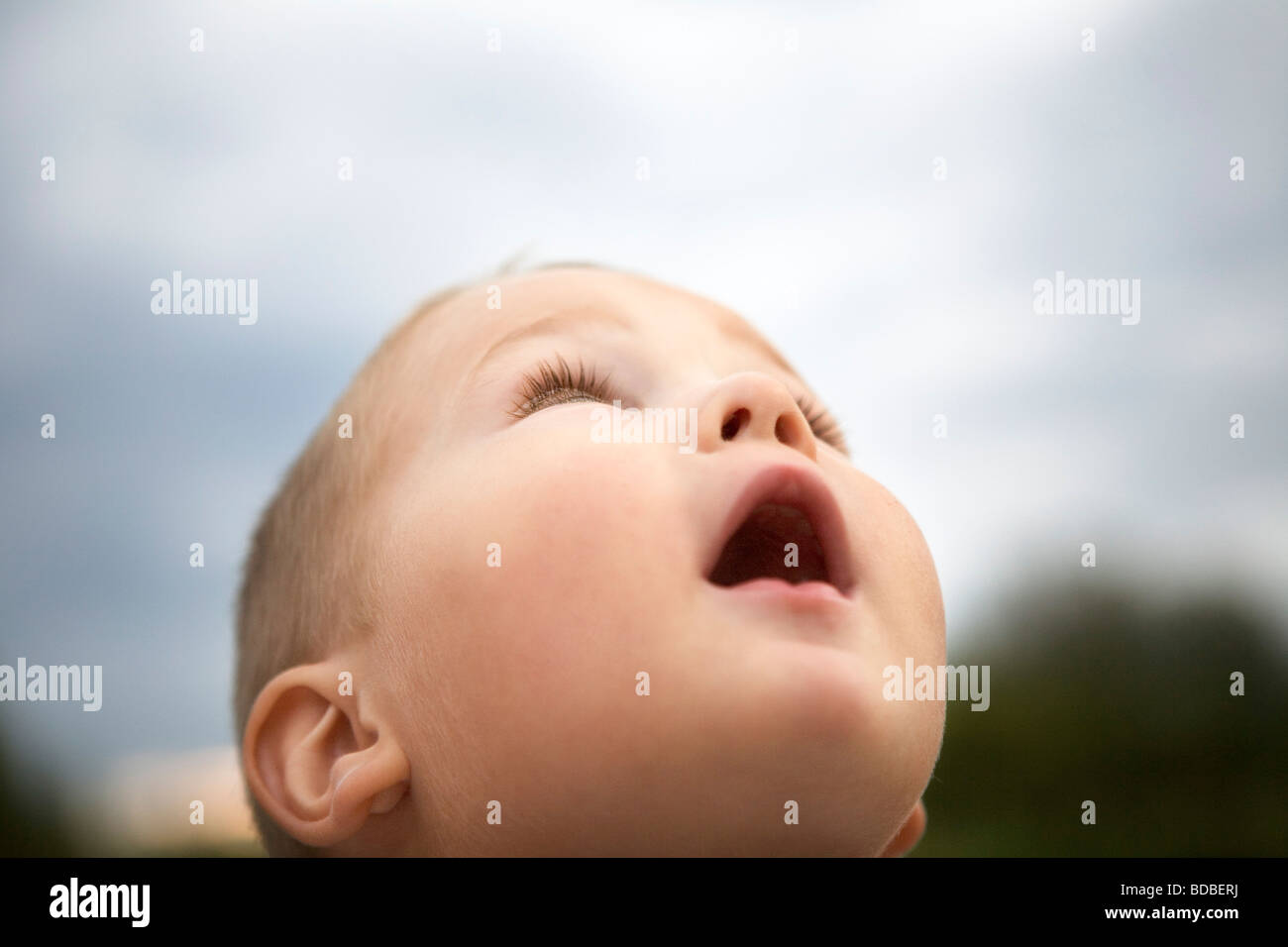 headshot of young boy looking up to the sky Stock Photo - Alamy