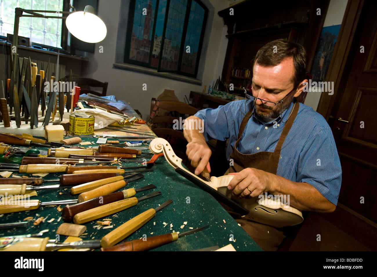 Cremona violin maker hi-res stock photography and images - Alamy