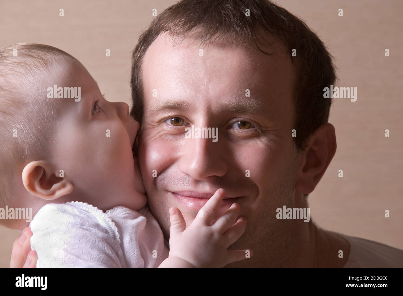 portrait of young father with baby girl Stock Photo - Alamy