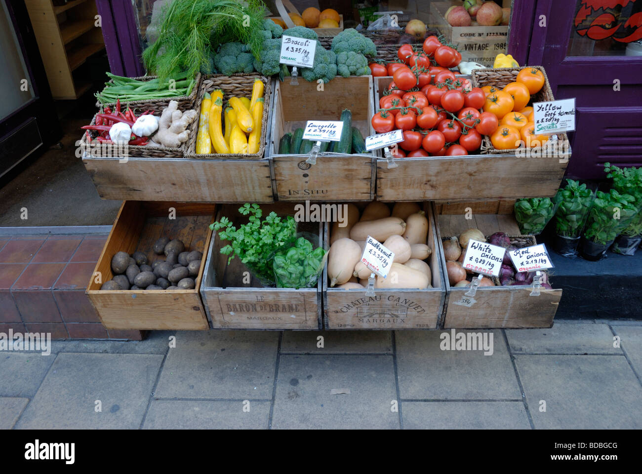 Vegetables on the stall hi-res stock photography and images - Alamy
