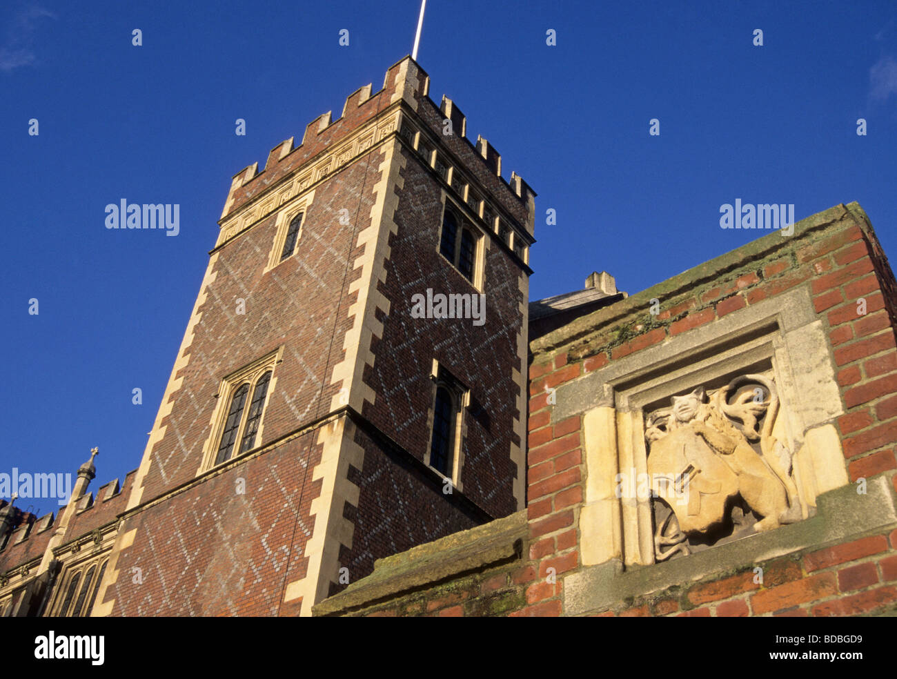 Medieval london inn hi-res stock photography and images - Alamy