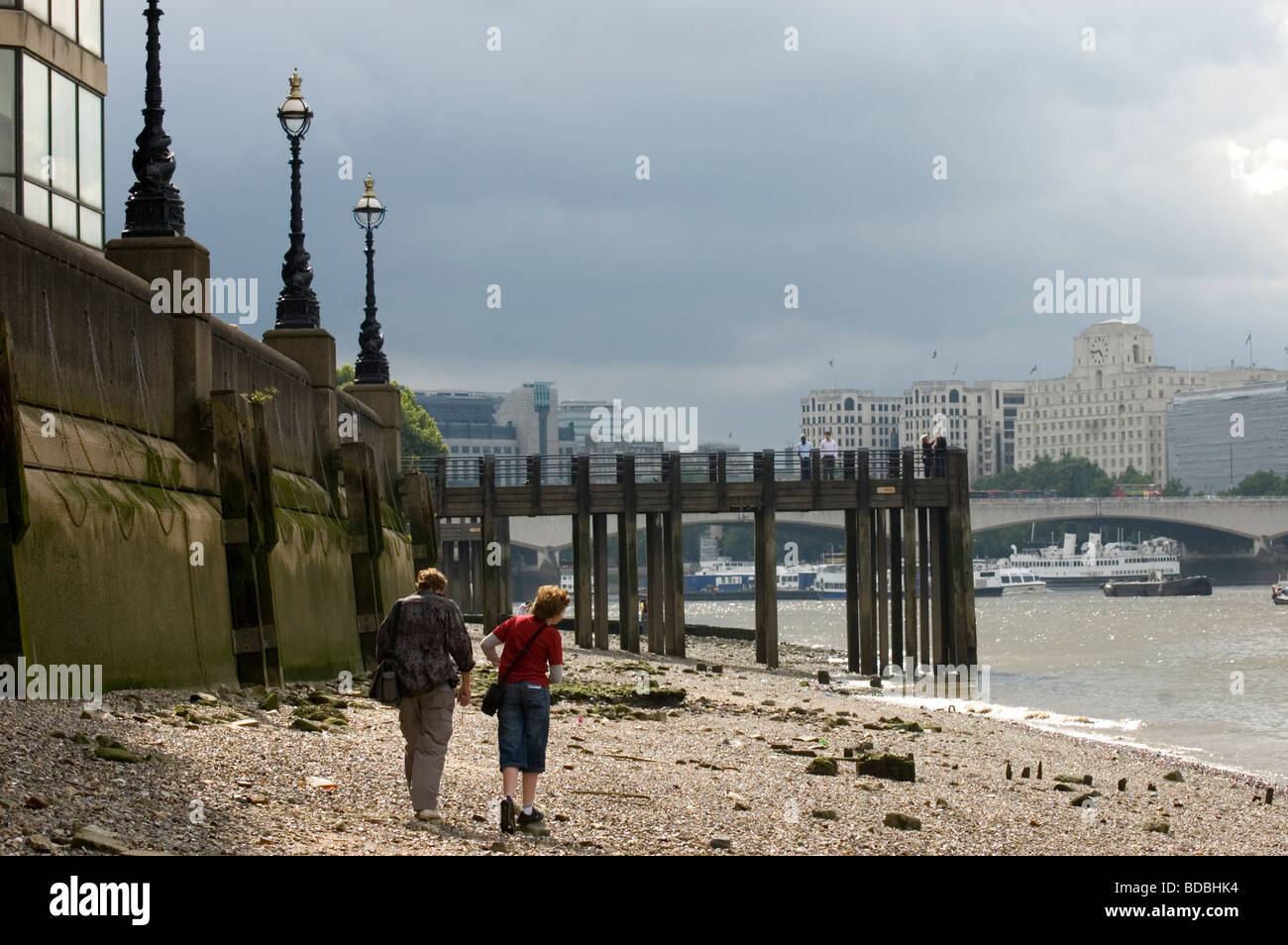 River thames beach hi-res stock photography and images - Alamy