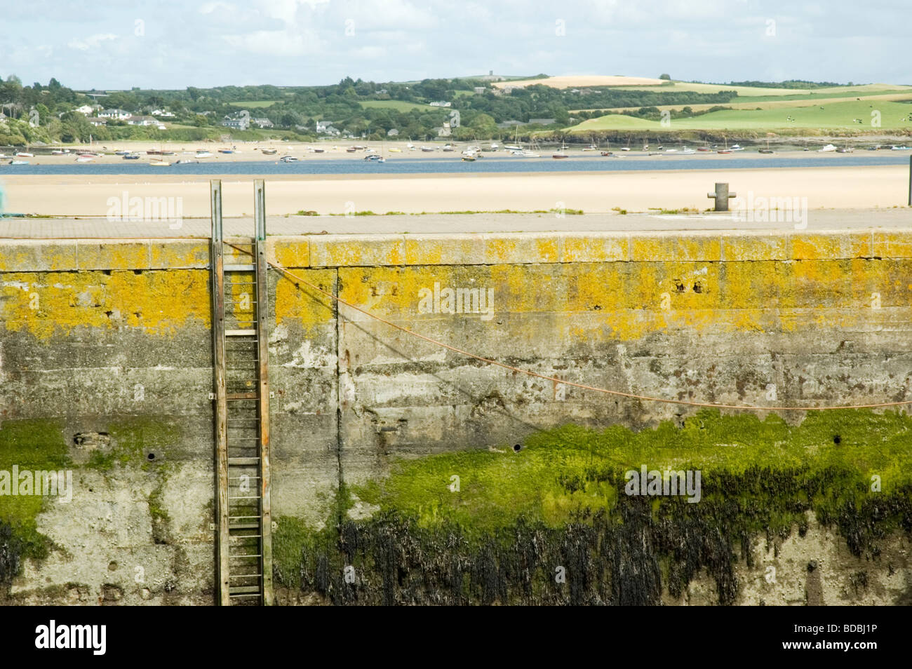The Camel estuary across the outer wall of Padstow harbour, Cornwall ...