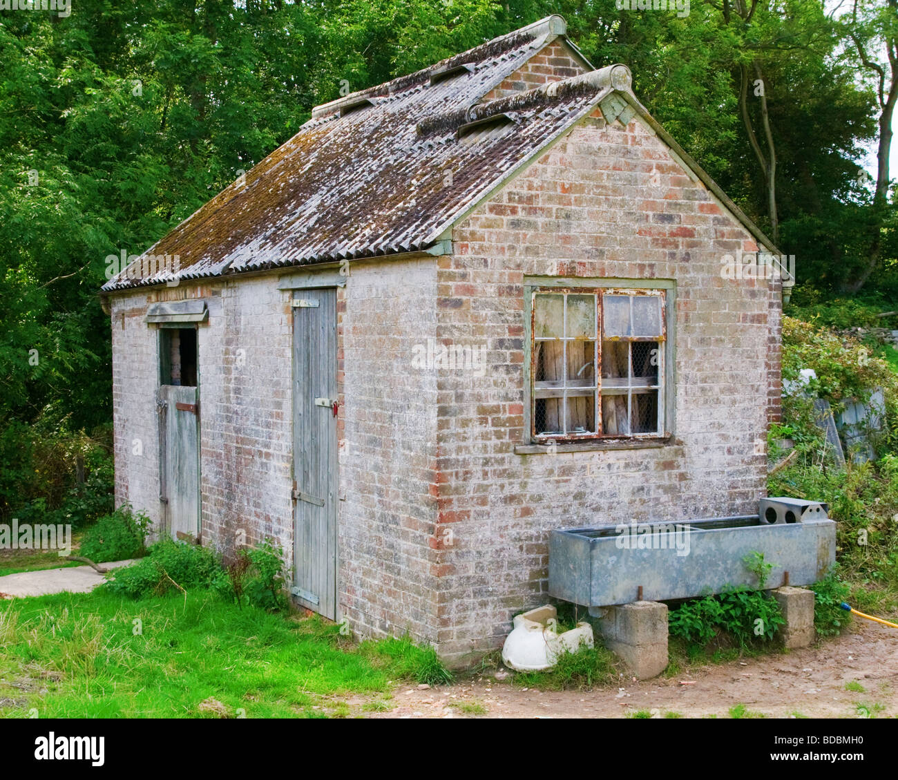 Rundown farm and barn hi-res stock photography and images - Alamy