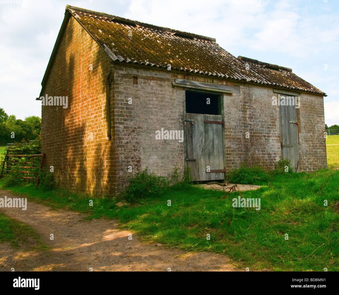 Old rundown farm hi-res stock photography and images - Alamy