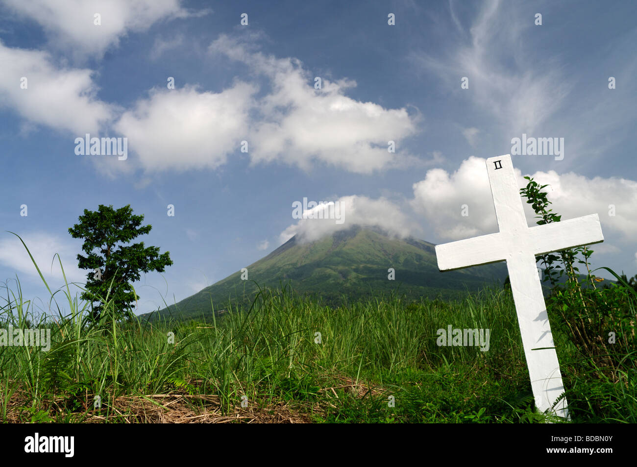 Roadside cross and Mount Mayon volcano, Albay, Bicol, Southeast Luzon ...