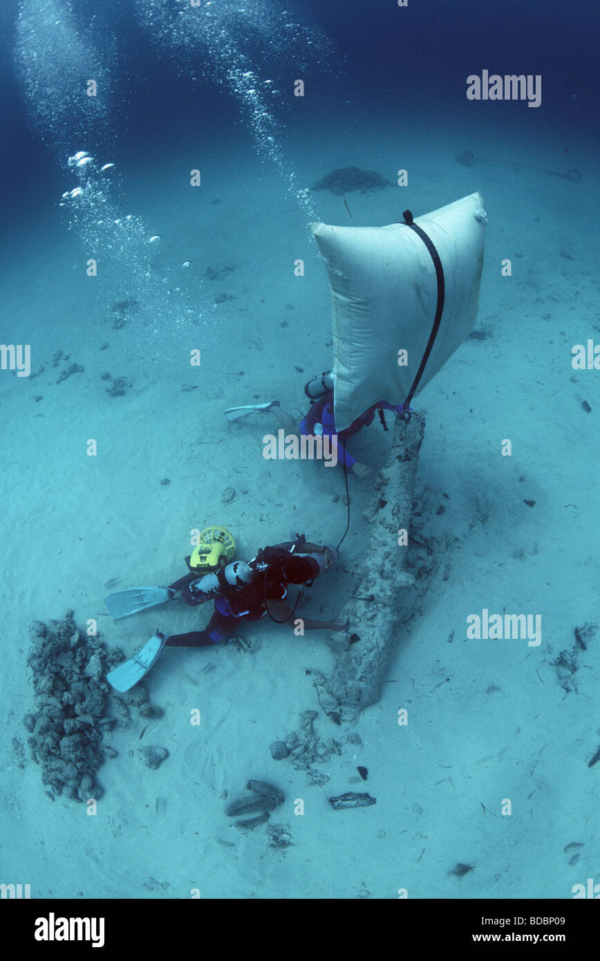 Lifting a cannon during the recovery of the shipwreck Las Maravillas ...