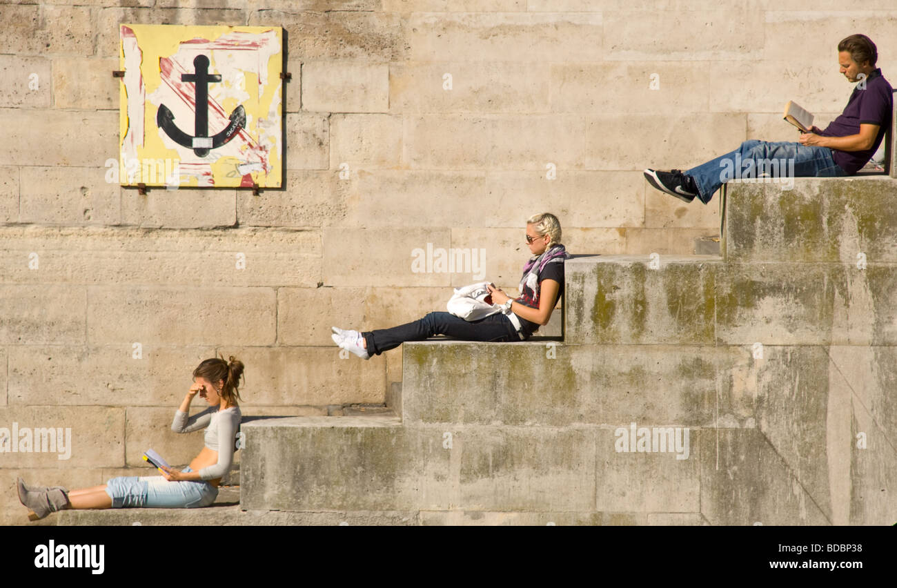 French people talking hi-res stock photography and images - Alamy