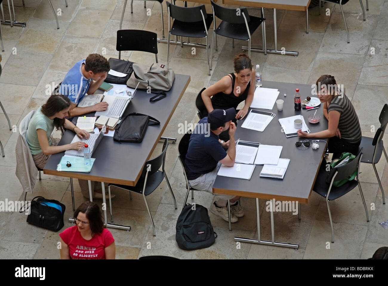 Groups students chat hi-res stock photography and images - Alamy