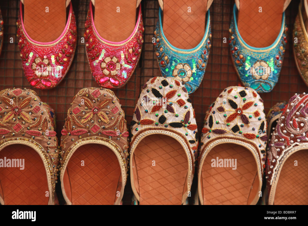 Dubai souk shopping souks souvenirs shop bur dubai souk dubai hi-res ...