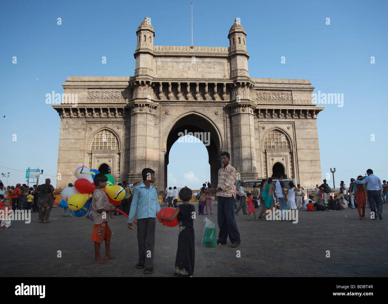 People visit gateway india hi-res stock photography and images - Alamy