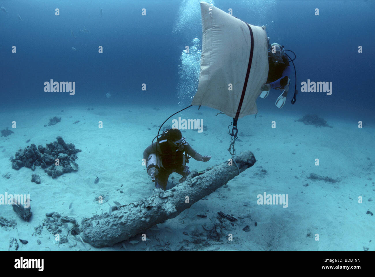 Underwater shipwreck galleon hi-res stock photography and images - Alamy