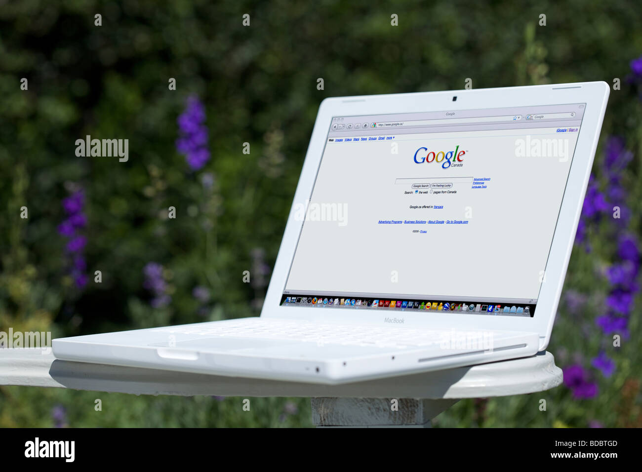 Google logo laptop hi-res stock photography and images - Alamy