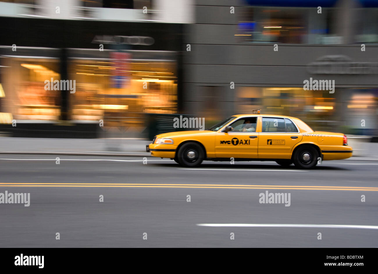 Driving taxi in new york hi-res stock photography and images - Alamy
