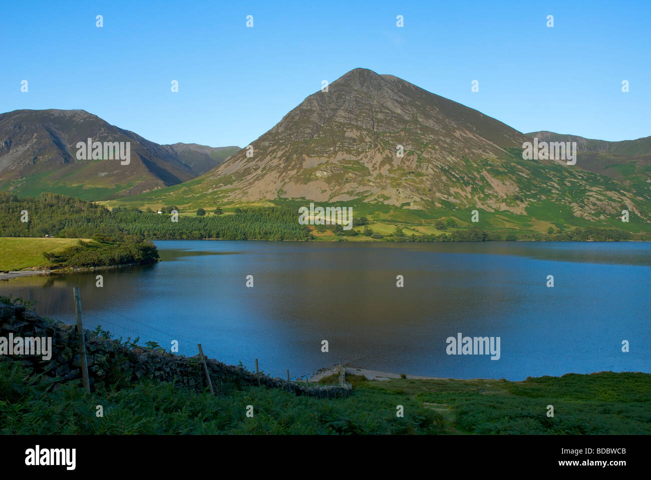 Crummock Water, overlooked by Grasmoor, Lake District National Park ...