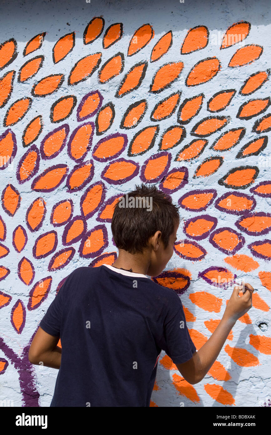 A young indian kid doing graffiti on a wall in Mumbai Stock Photo - Alamy