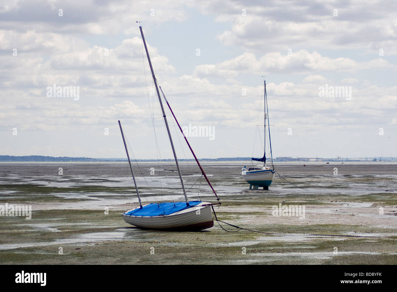 Little sailing boats hi-res stock photography and images - Alamy